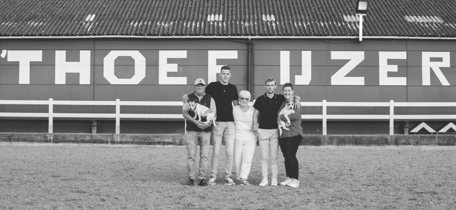 Over de manege - 't Hoefijzer